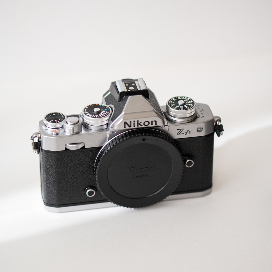 重拾底片相機的感動：NIKON Z FC 開箱評測｜同場加映 NIKKOR Z 28MM F2.8 ;Nikon Nikon Zfc 無反光鏡相機 — 融合 FM2 外觀及最新科技